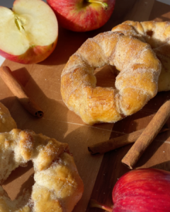 The Best Apple Puff Pastry Rings (so easy to make) - by kayou